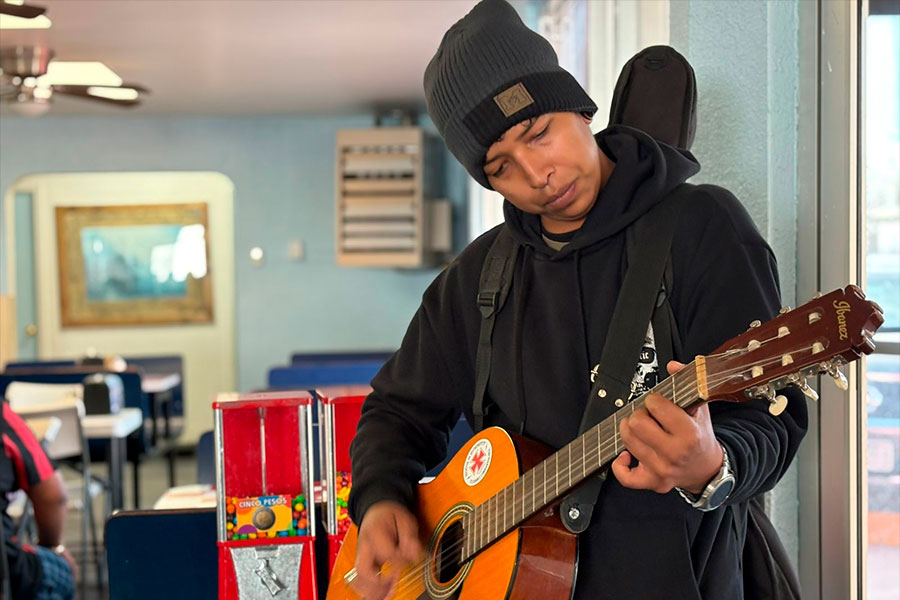 Raymundo y su pasión por la música - Juárez Digital