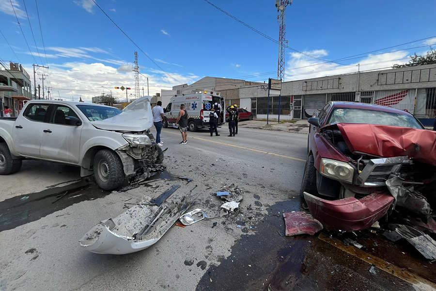 Choque en la Insurgentes deja dos lesionados - Juárez Digital