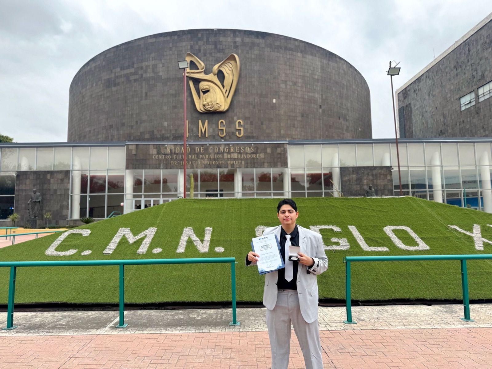 Estudiante de la UACJ es reconocido con premio a nivel nacional ...
