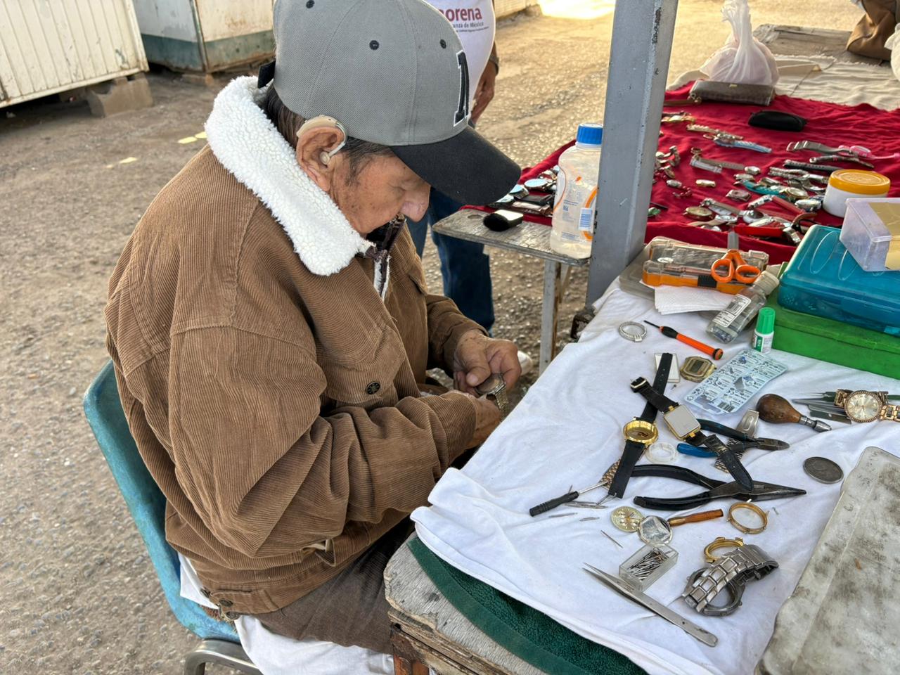 El señor de los relojes: Una labor que desempeña con amor - Juárez Digital