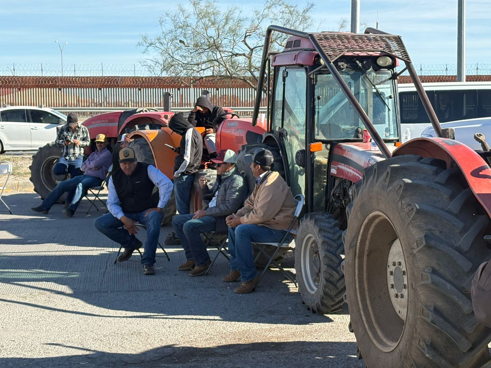 Agricultores liberan las garitas aduanales - Juárez Digital