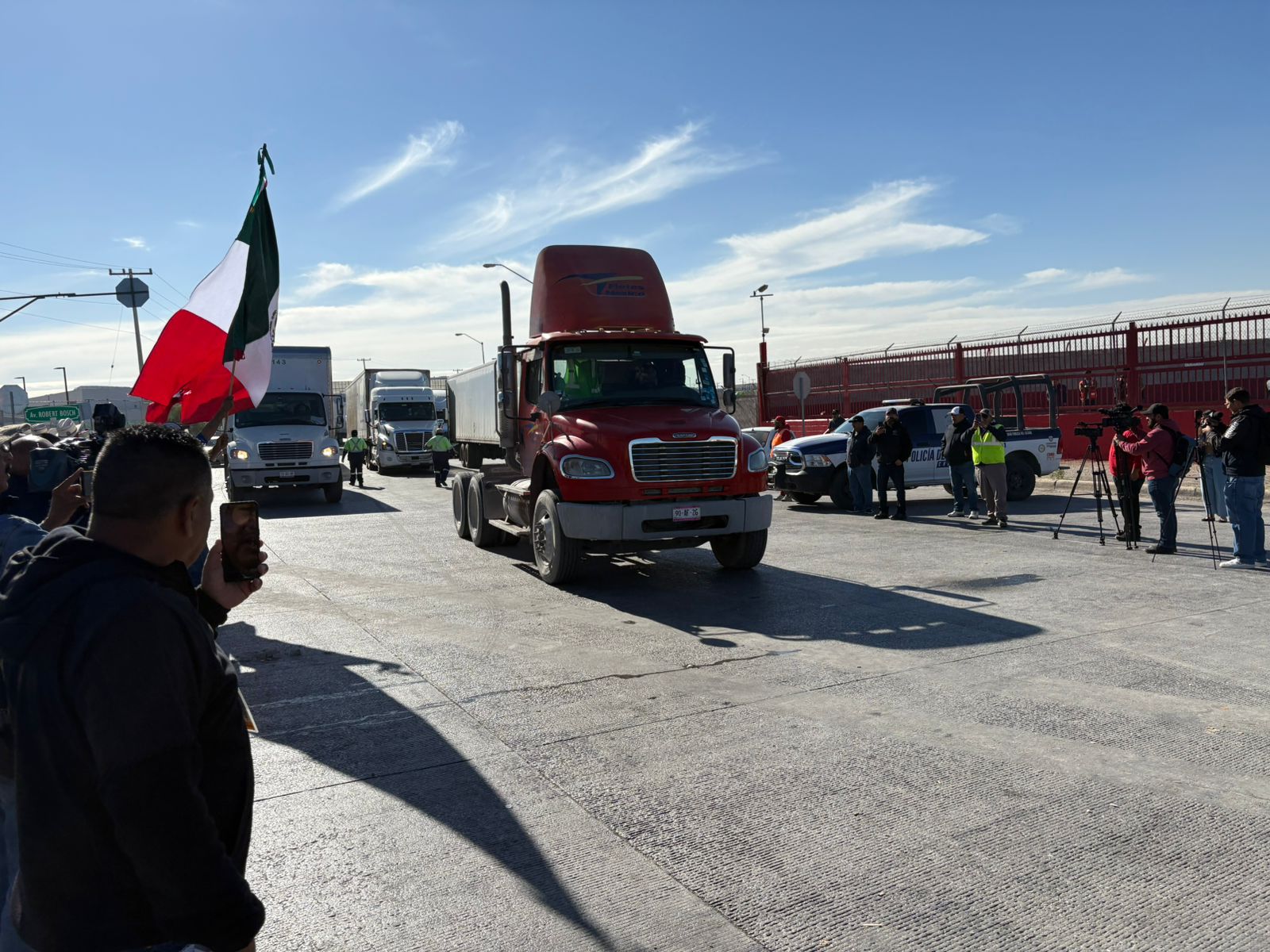 Agricultores retiran los bloqueos de las garitas aduanales - Juárez Digital