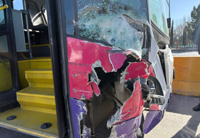 Elementos del ejército chocan contra el Juárez Bus - Juárez Digital